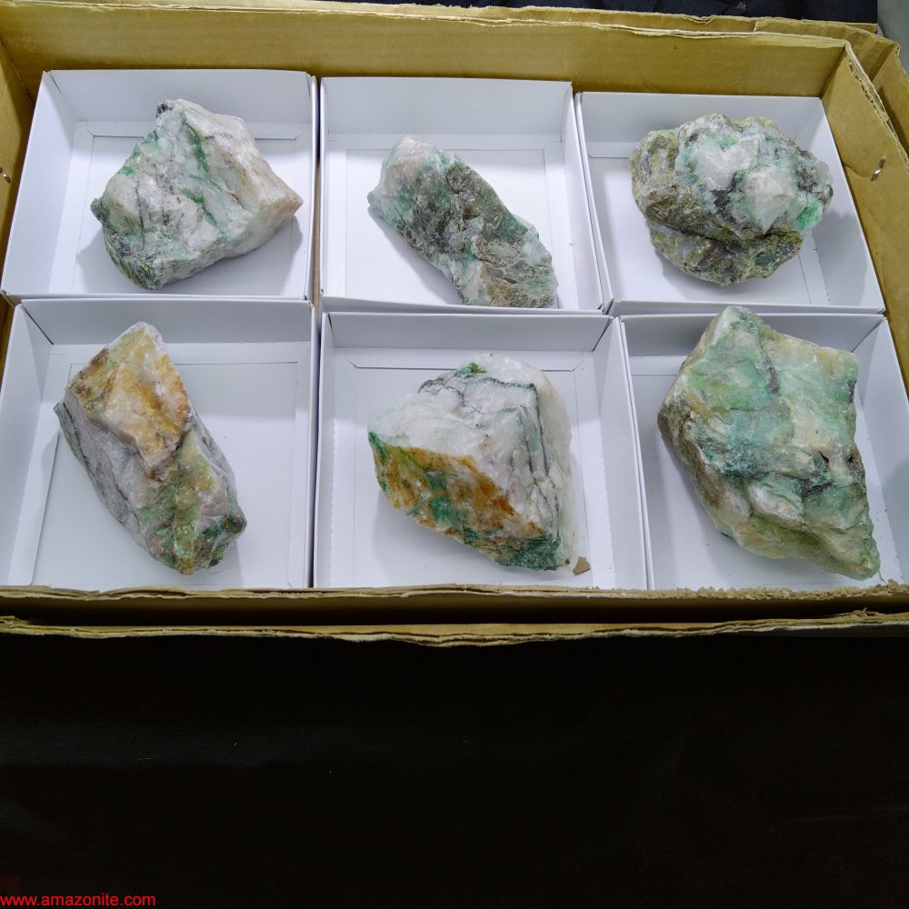 Wholesale minerals, rocks, gems and crystals sold by the flat