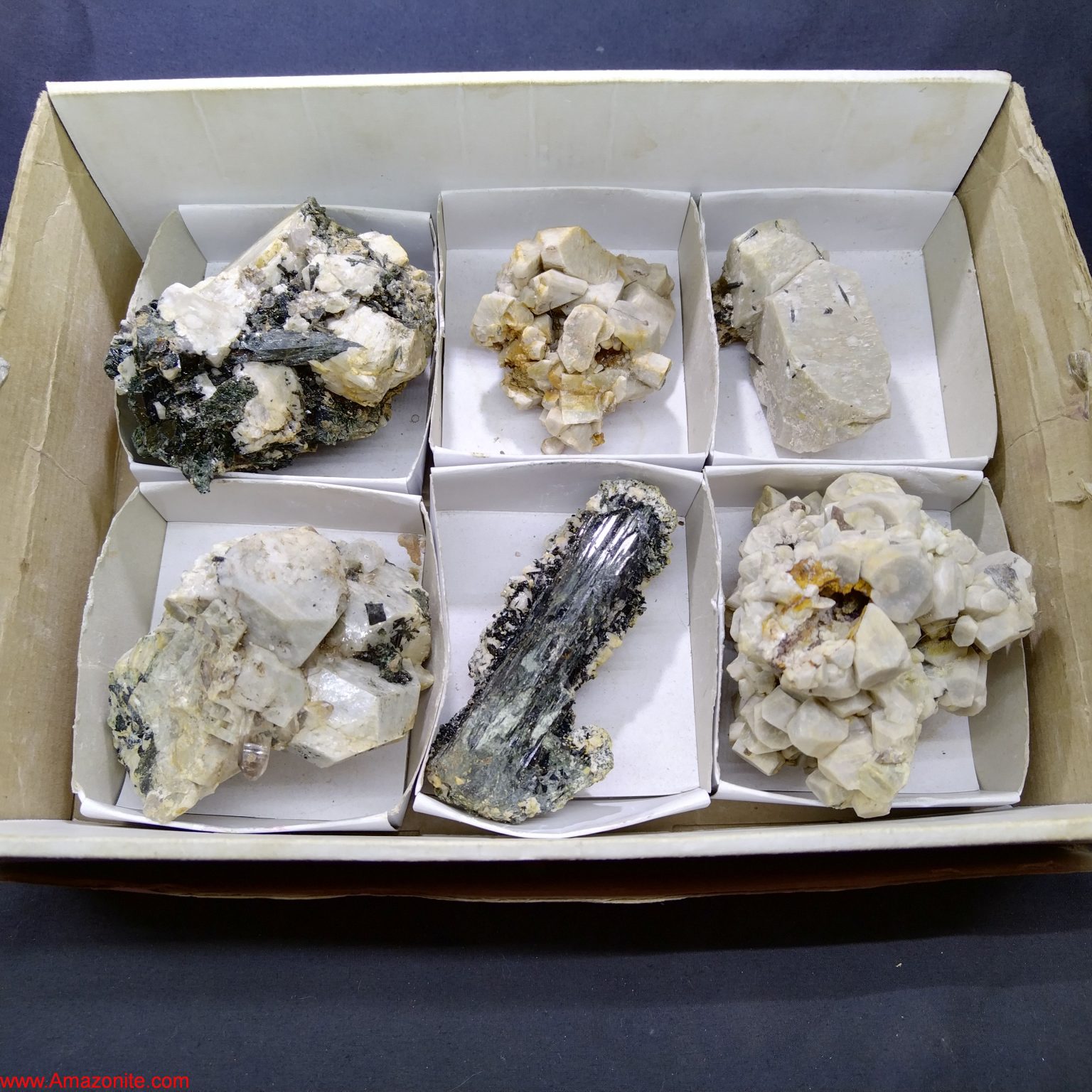 Wholesale minerals, rocks, gems and crystals sold by the flat