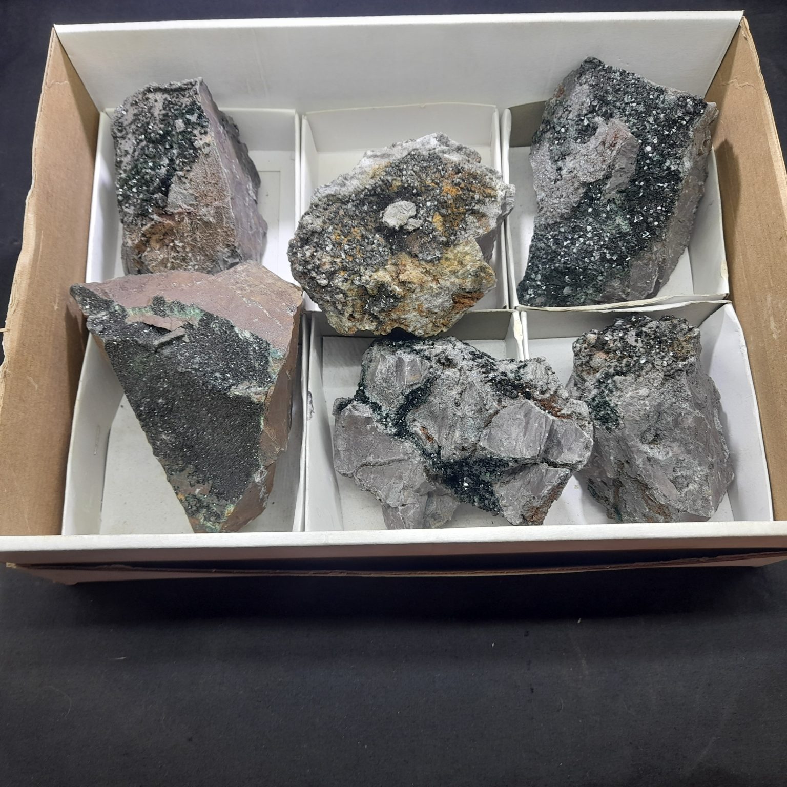 Wholesale minerals, rocks, gems and crystals sold by the flat