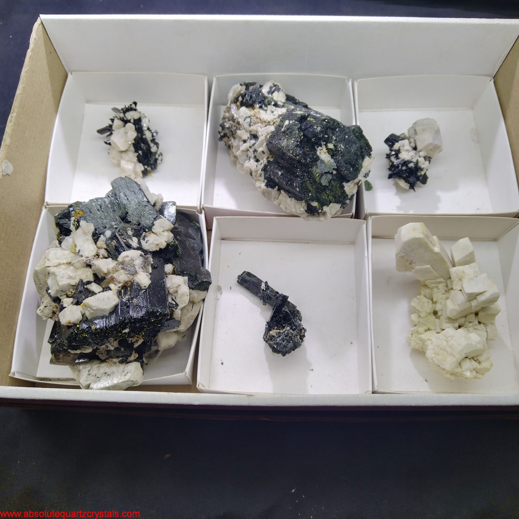 Wholesale minerals, rocks, gems and crystals sold by the flat