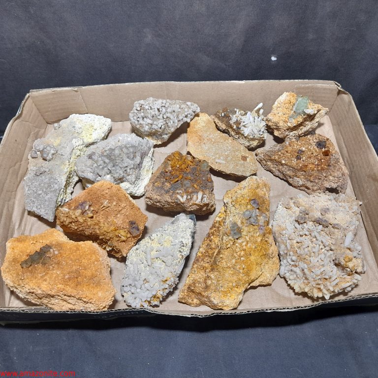 Wholesale minerals, rocks, gems and crystals sold by the flat