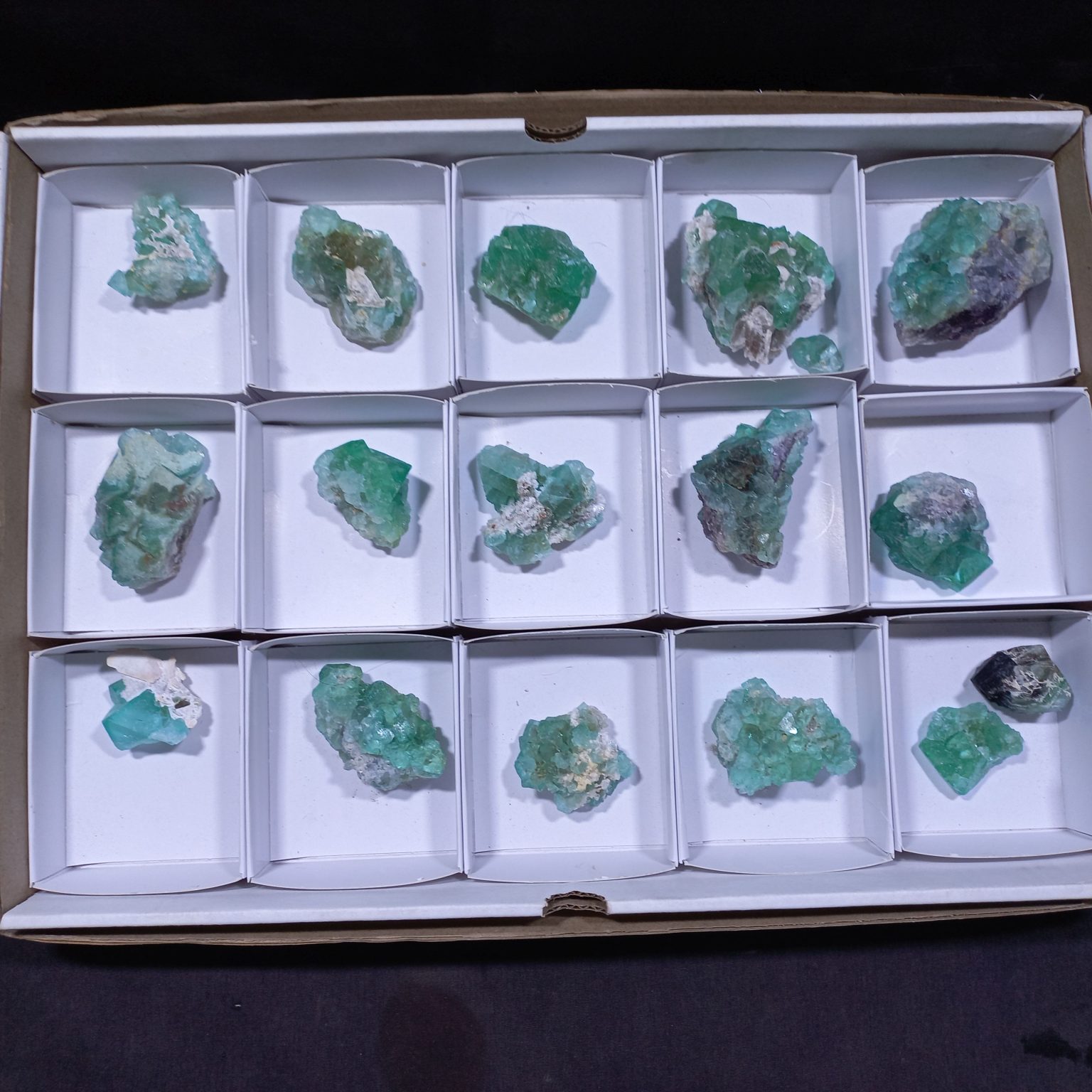 Wholesale minerals, rocks, gems and crystals sold by the flat