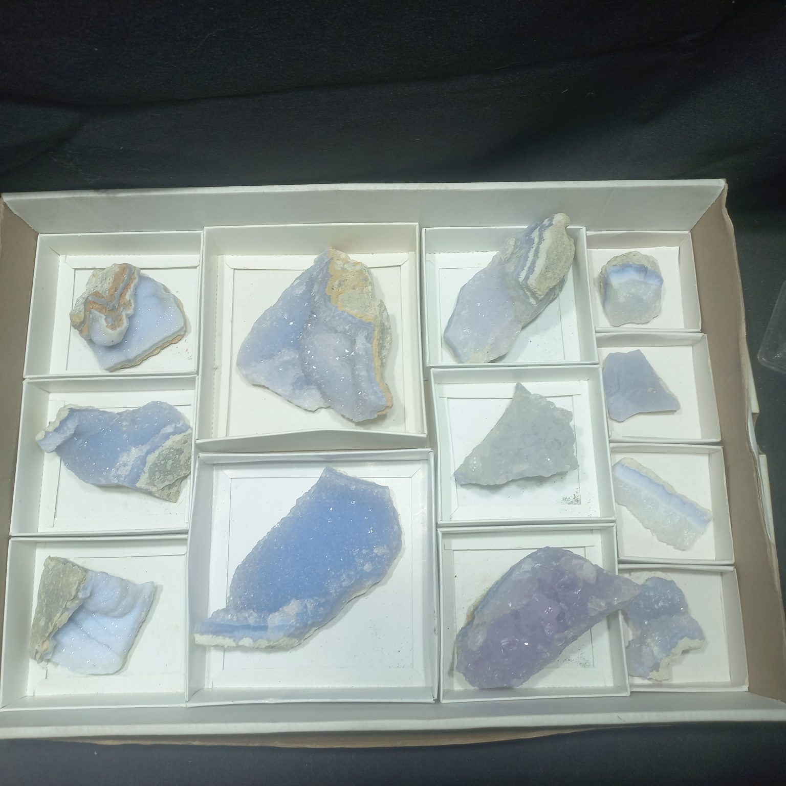 Wholesale minerals, rocks, gems and crystals sold by the flat