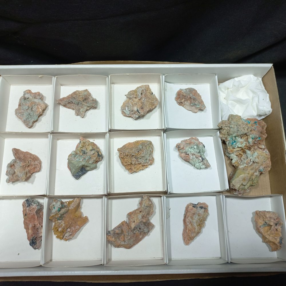 Wholesale minerals, rocks, gems and crystals sold by the flat